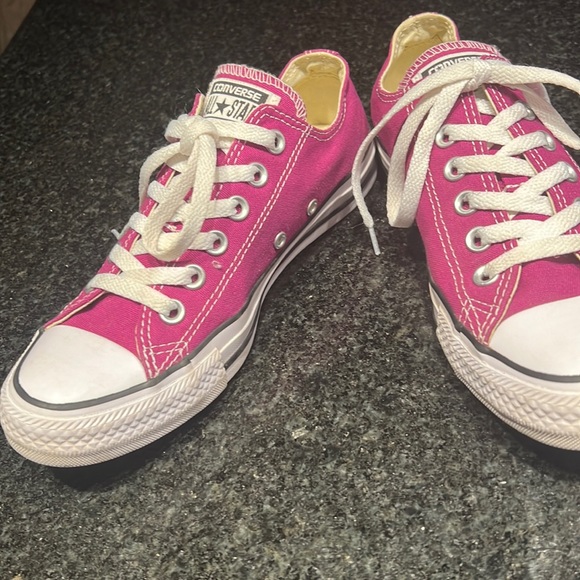 Converse | Shoes | Chuck Taylor Converse Size 7 Magenta | Poshmark